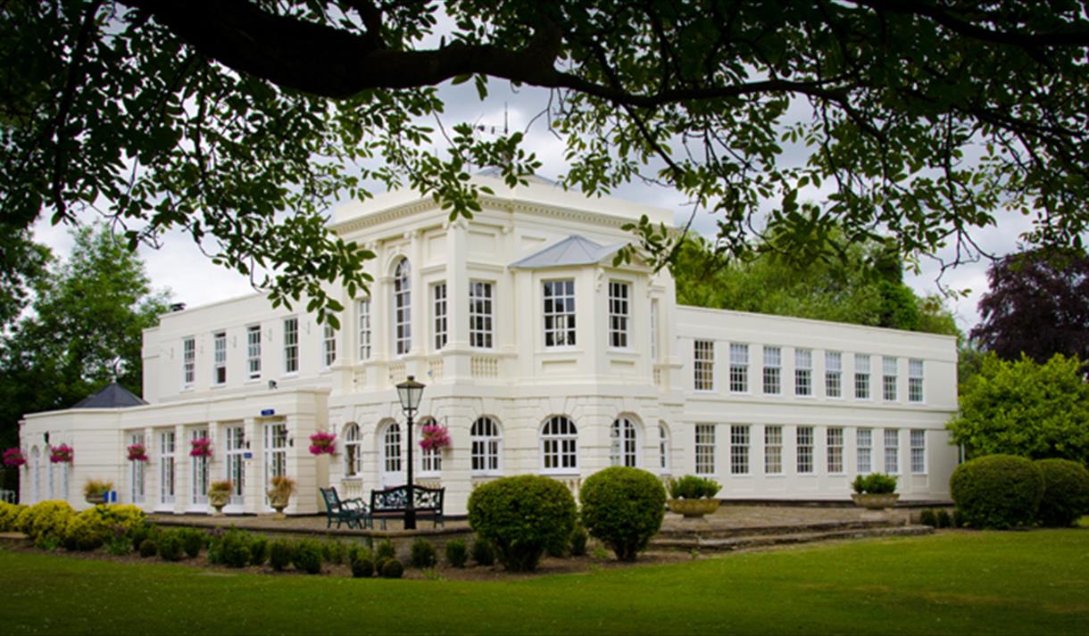 Monkey Island Estate - Great West Way